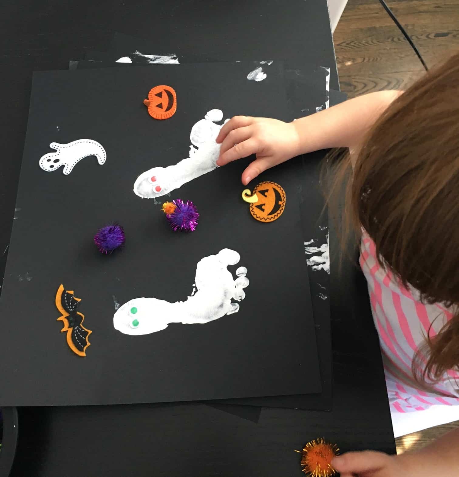 Make an Easy Footprint Ghost Craft for Halloween