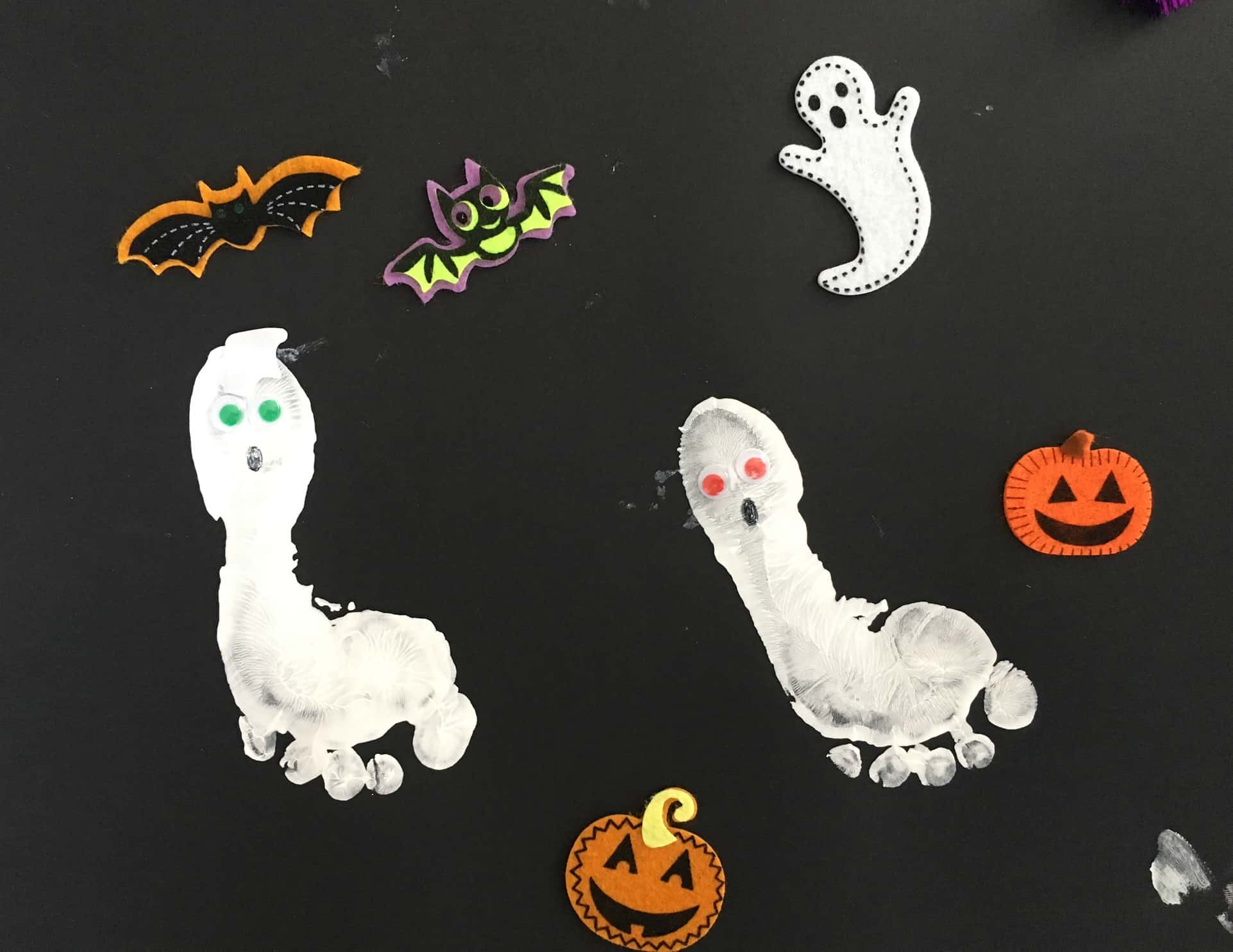 Make an Easy Footprint Ghost Craft for Halloween