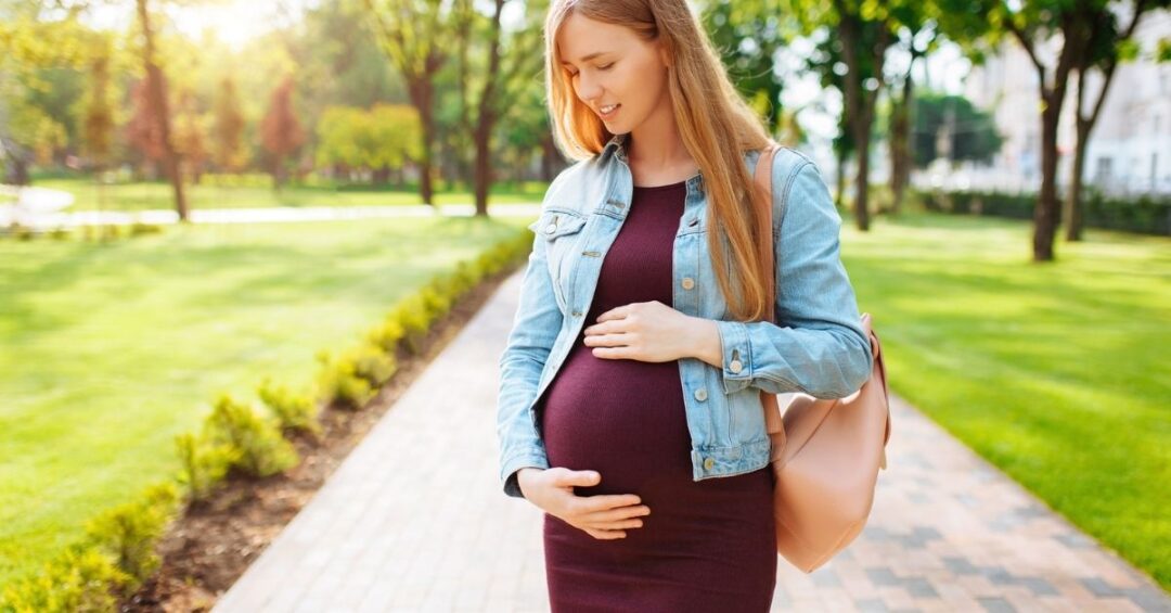 How To Build The Perfect Maternity Capsule Wardrobe (Free Checklist!)