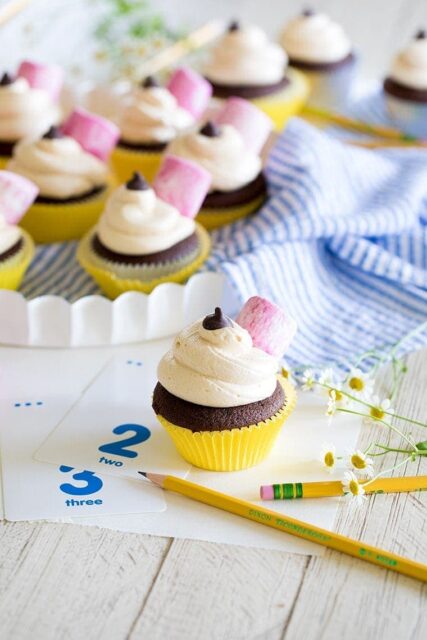 Back to school cupcakes and treats (18 Easy Ideas)