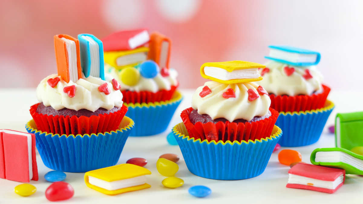 Back to school cupcakes and treats (18 Easy Ideas)