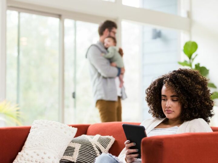 How To Work From Home With A Newborn (10 Top Tips)